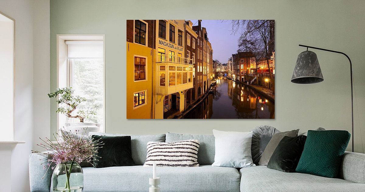 Oudegracht gezien vanaf de Gaardbrug in Utrecht (2) van Donker Utrecht op canvas, behang en meer